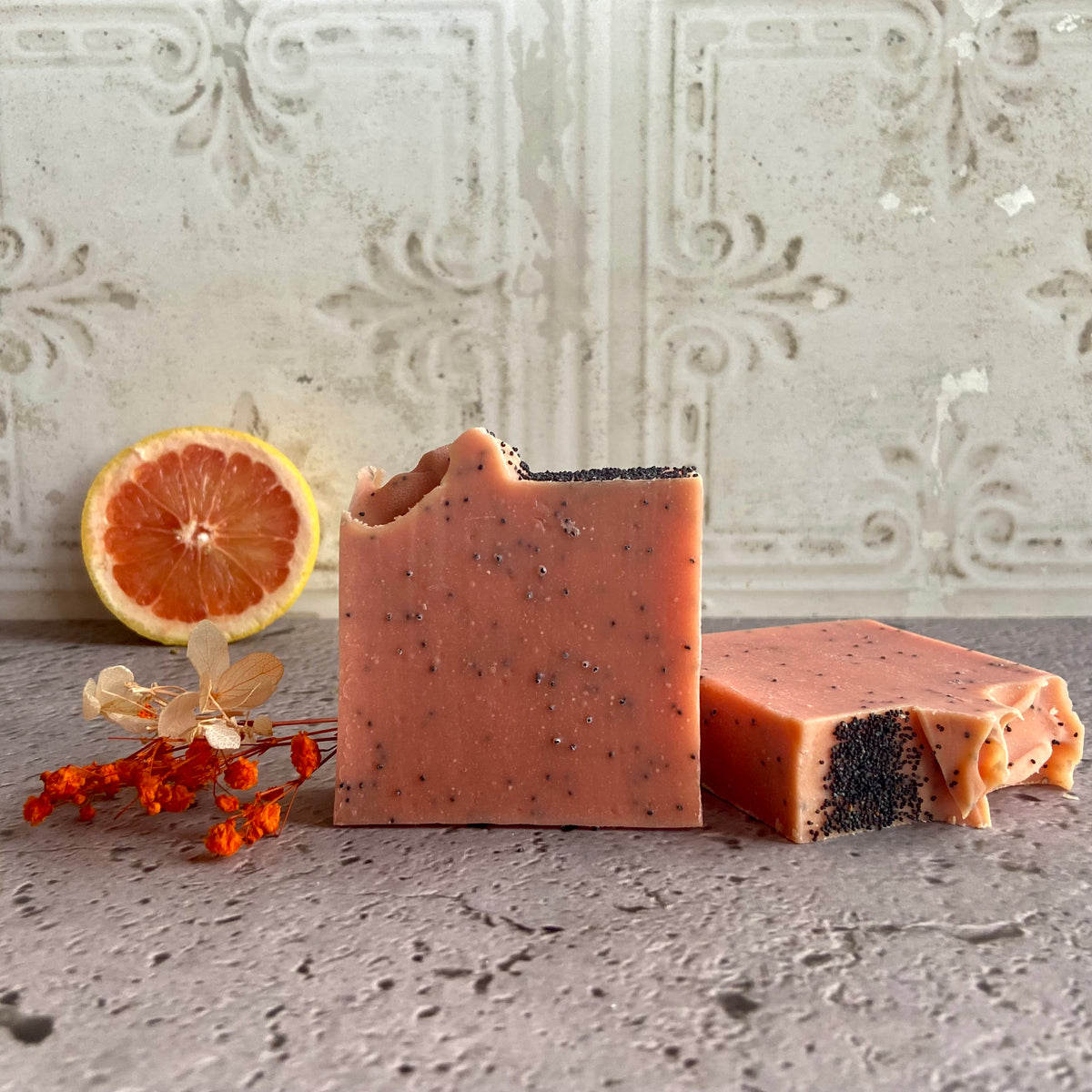 Savon pamplemousse et pavot exfoliant – Le renard noir